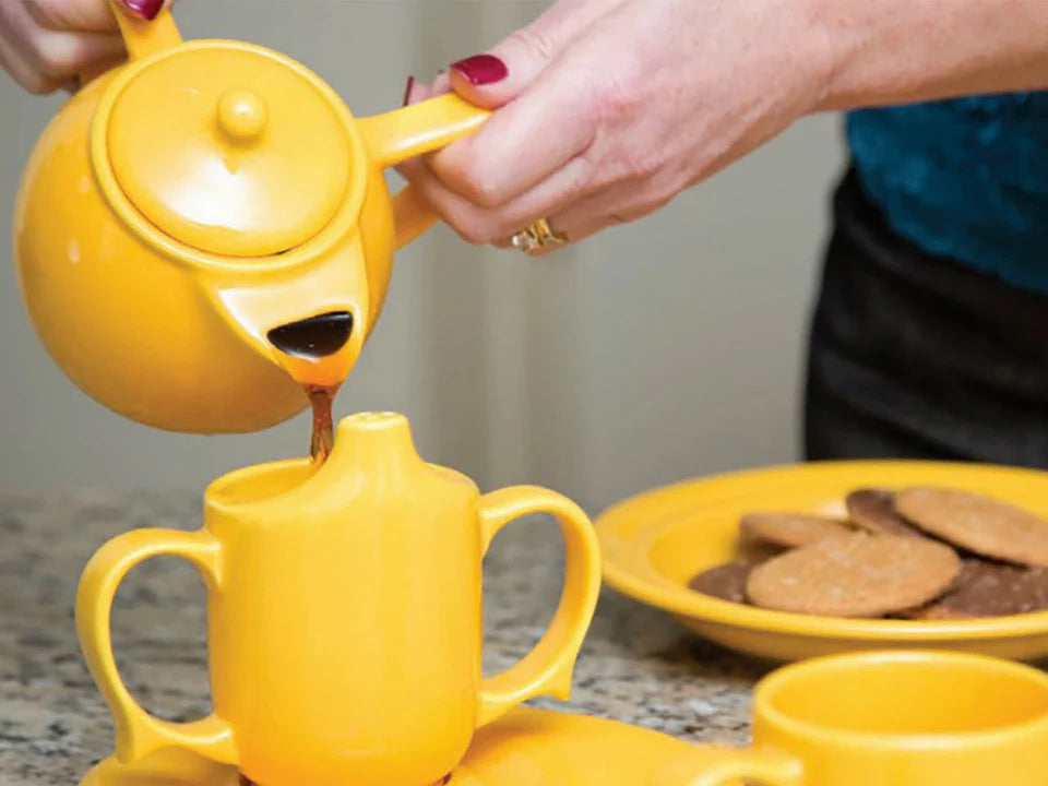 Adapted Teapot - Dignity by Wade – Canadian Assistive Technologies Ltd.