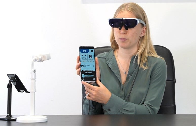 Demo Eyedaptic EYE5 – Canadian Assistive Technologies Ltd.